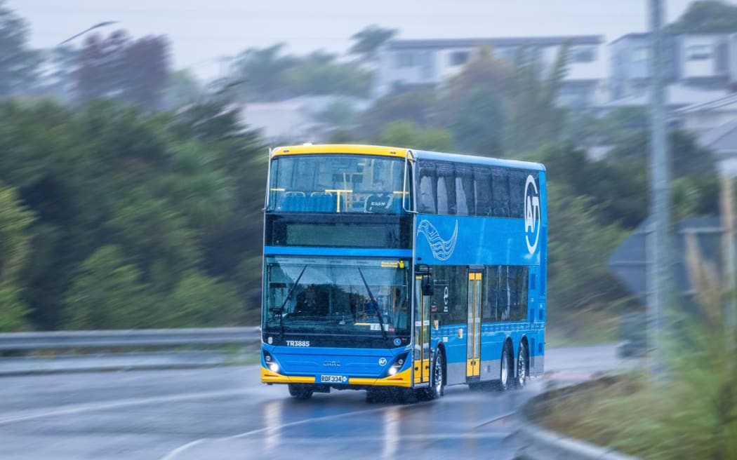 Bus attacks: How to stay safe on Auckland Transport | RNZ News