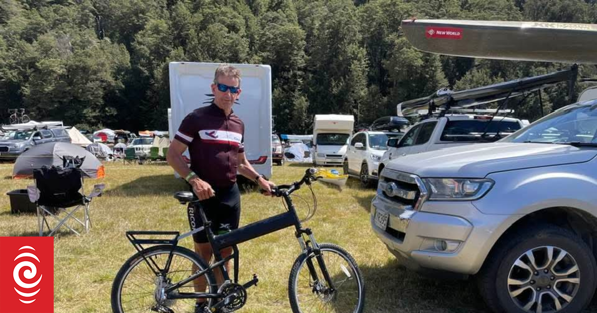 Coast to Coast competitor Ian Walsh finishes race on borrowed, folding ...