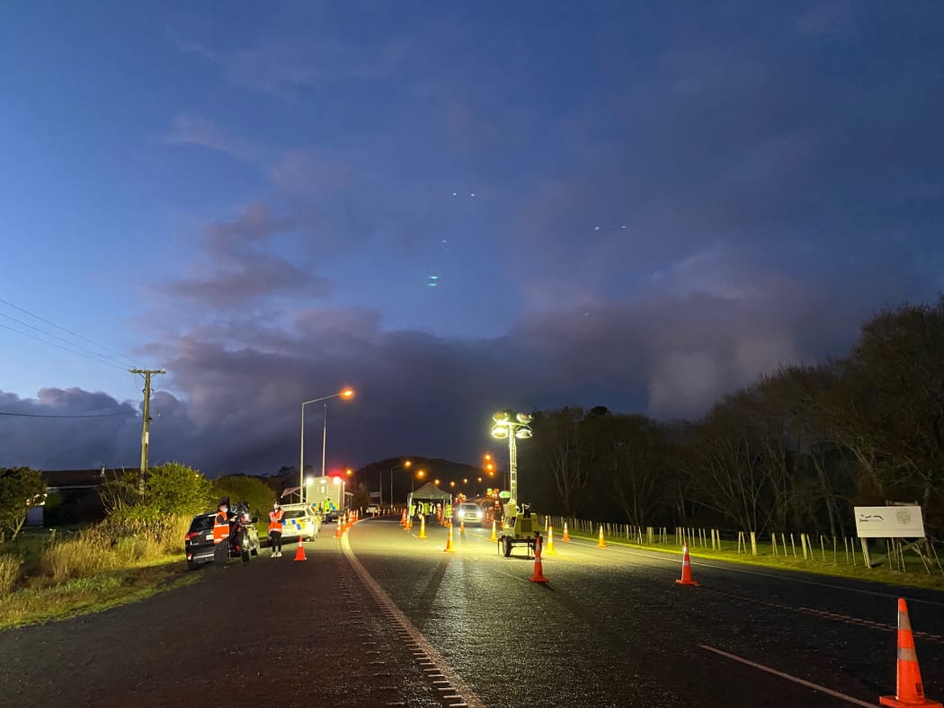 Covid-19: Police ramp up Auckland region border checks | RNZ News