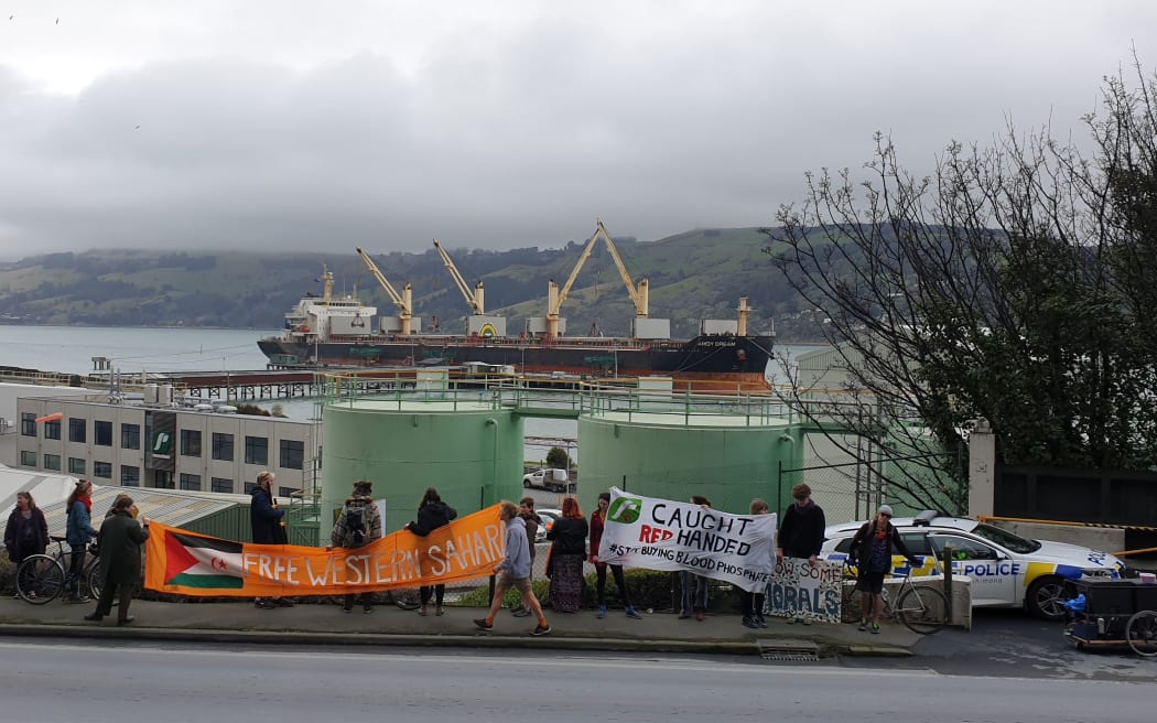 Group protests import of 'blood phosphate' in Dunedin | RNZ News