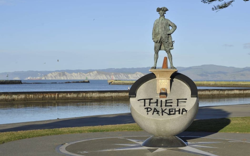 Captain James Cook graffiti raises necessary kōrero - councillor | RNZ News