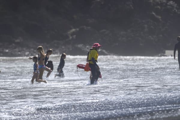 New Zealand's most dedicated lifeguard is 75 - he's still saving lives ...