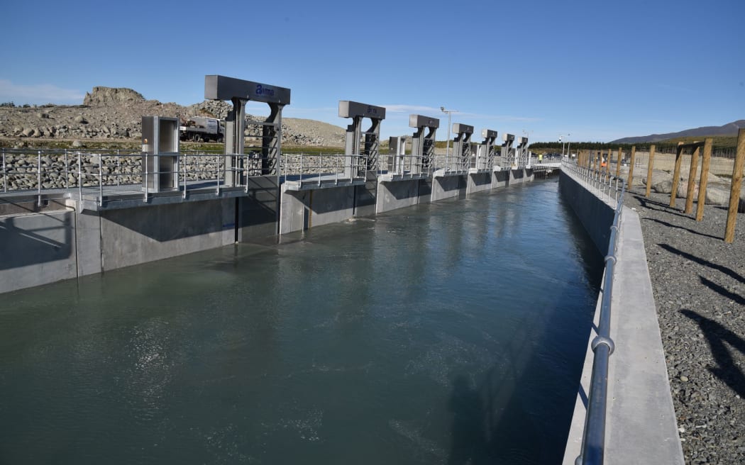 Missile shaped fish screen hits the Rangitata River | RNZ