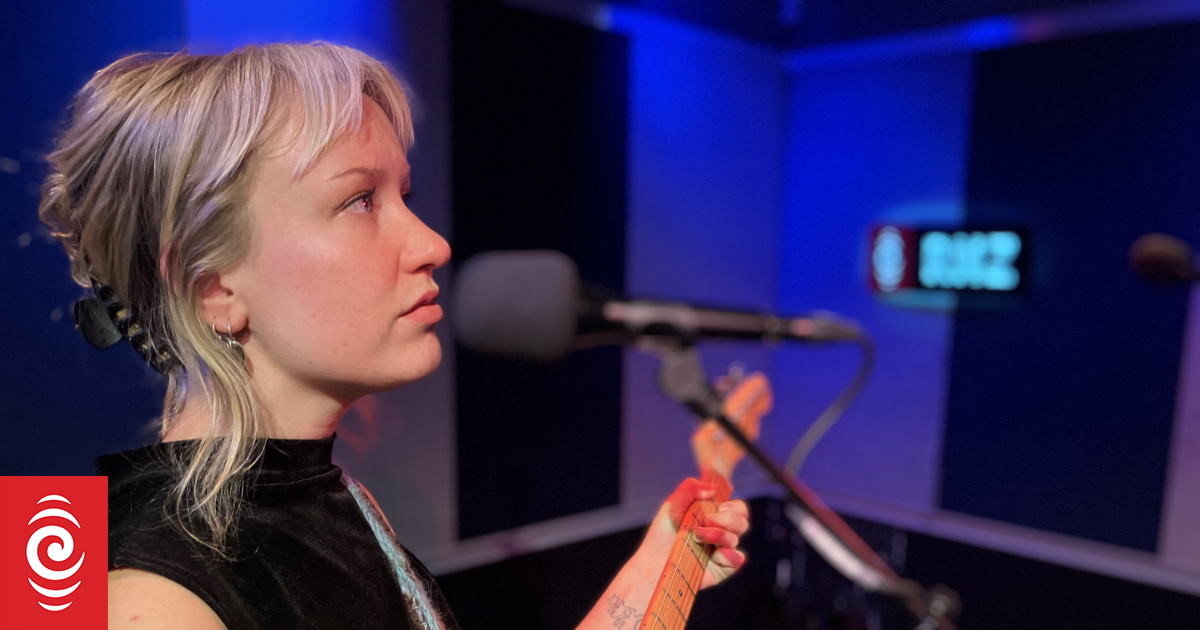 Neive Strang live session on Music 101 | RNZ