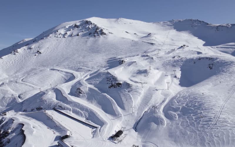 South Island ski fields delay opening over lack of snow | RNZ