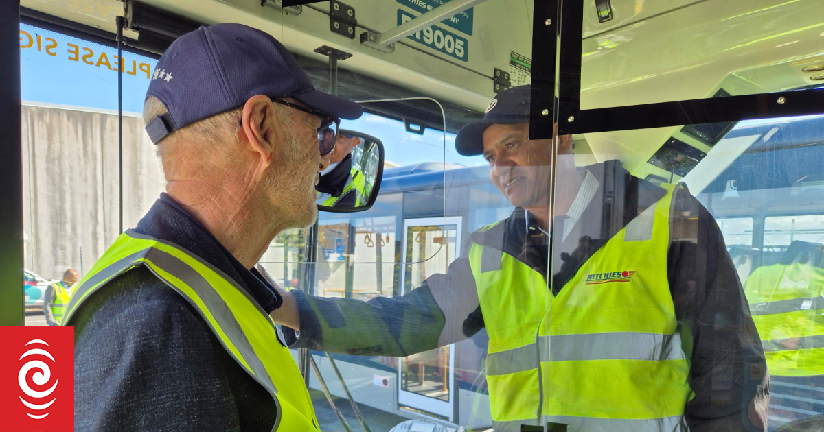 Driver safety screens to be installed on Auckland buses | RNZ News