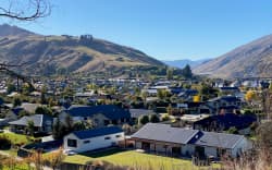 Queenstown housing: Survey results reflect long-running frustration | RNZ