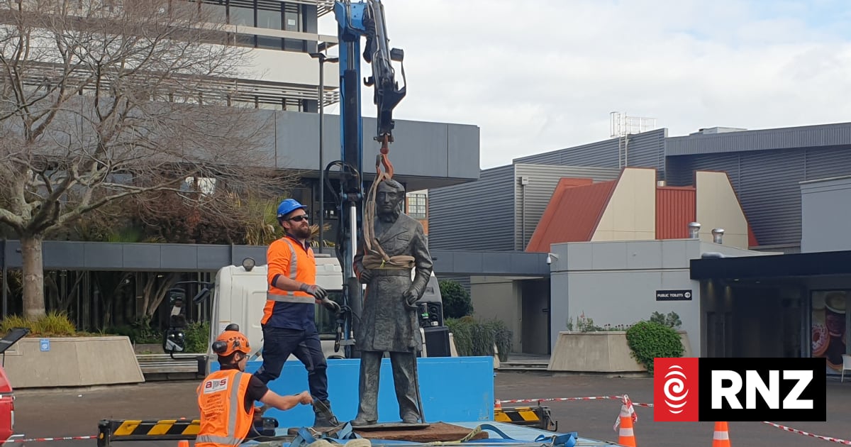 Jacinda Ardern says removal of colonial statues the decision of ...