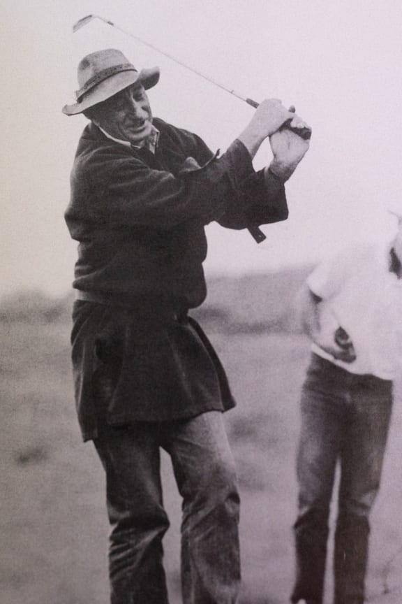 NZ Biography: Colin Hogg on Barry Crump | RNZ