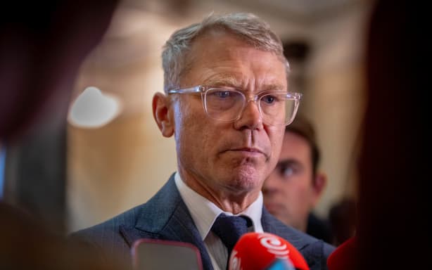Move-on orders bill passes first reading following heated debate | RNZ
