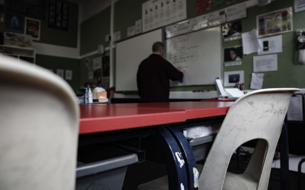 Teacher shortage set to worsen as few students sign up | RNZ News