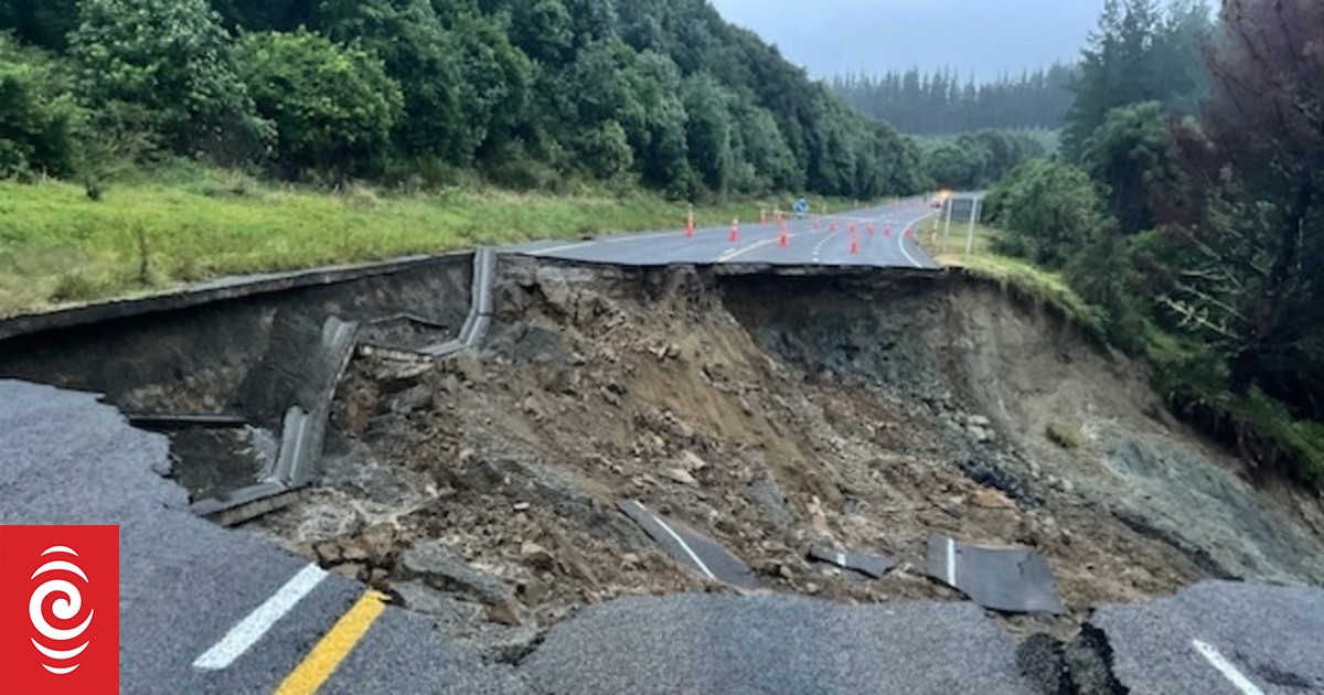 Why NZ's communications networks broke down in Cyclone Gabrielle | RNZ News