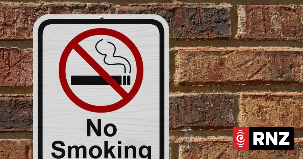 Outdoor smoking stubbed out in 20 Chch establishments | RNZ
