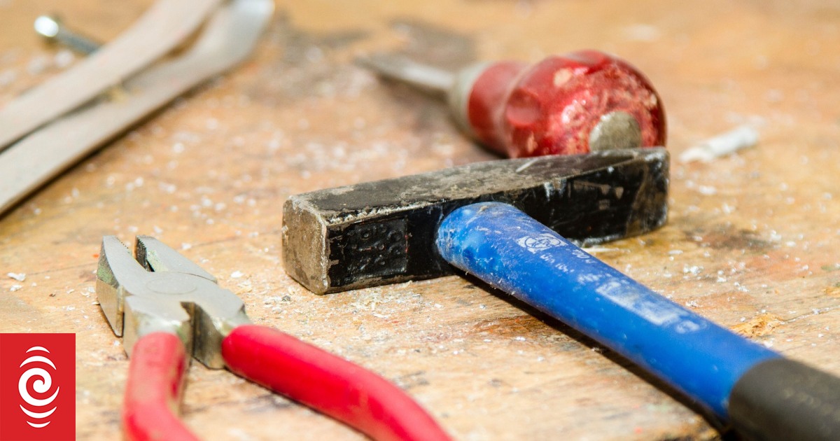 Report calls for a trades entrance qualification to rival University ...