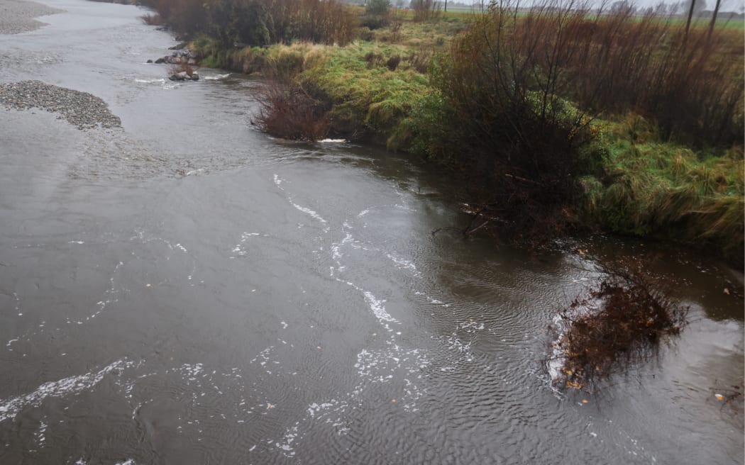 Heavy rain and road closures hit holiday travellers | RNZ News
