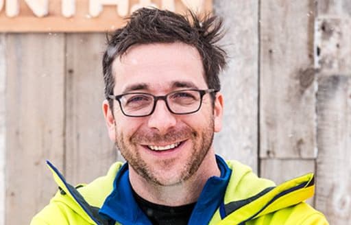 The Hollywood Con Queen uncovered by journalist Josh Dean | RNZ