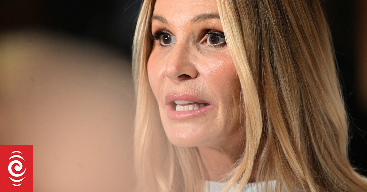 Elle Macpherson reveals she had breast cancer, is now in remission ...