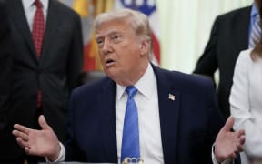 US, Iran hit each other again as hopes for quick peace deal fade | RNZ News