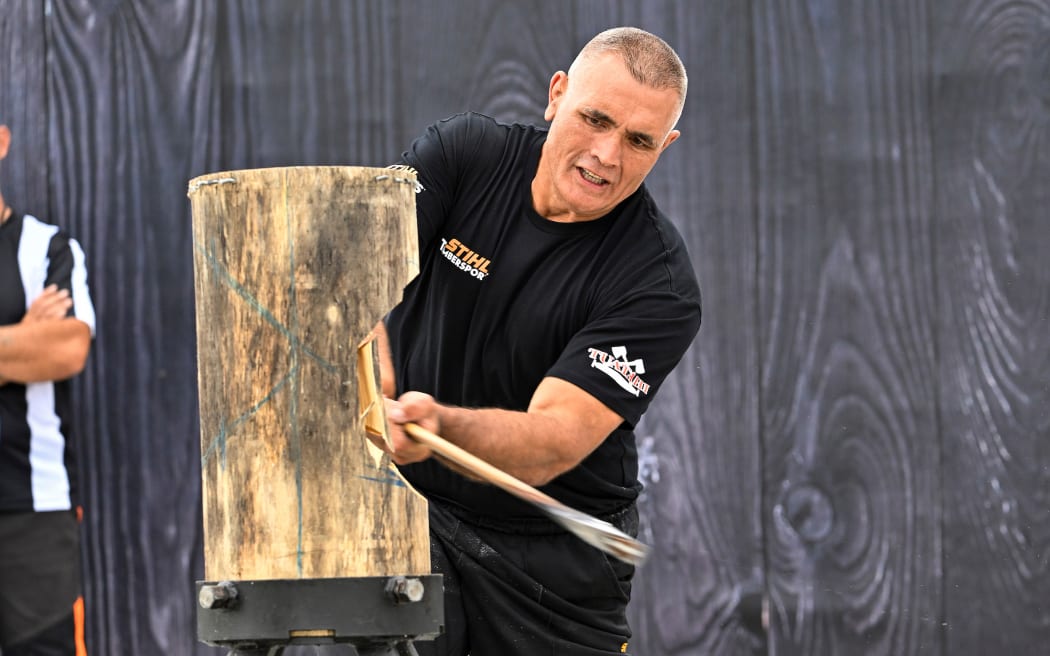 Axeman Jason Wynyard takes swing at record 10th world title | RNZ News