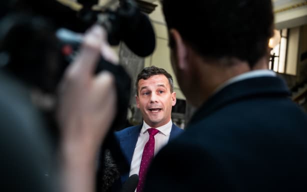 Te reo Māori bonuses acceptable for 'relevant' roles - Minister Nicola ...