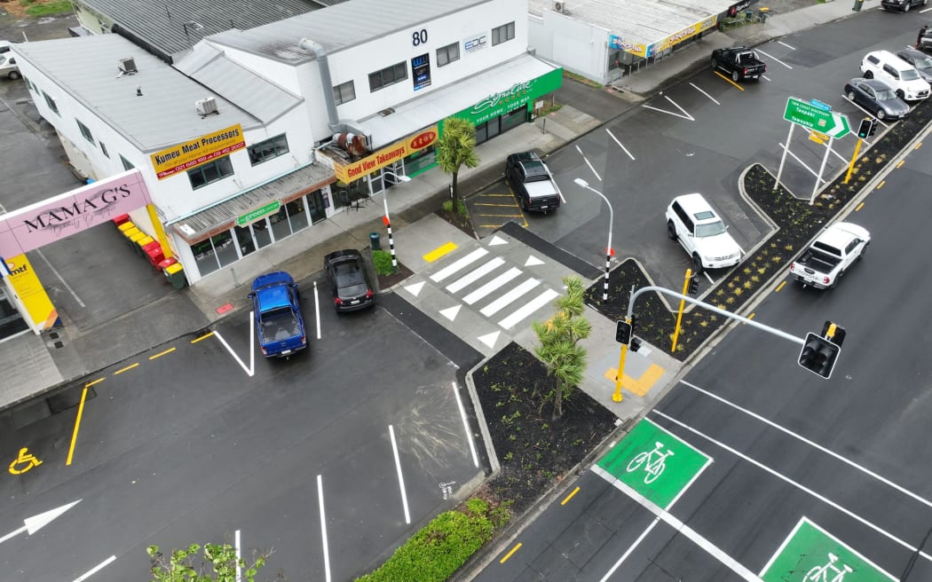 Cheaper raised pedestrian crossings for Auckland | RNZ News