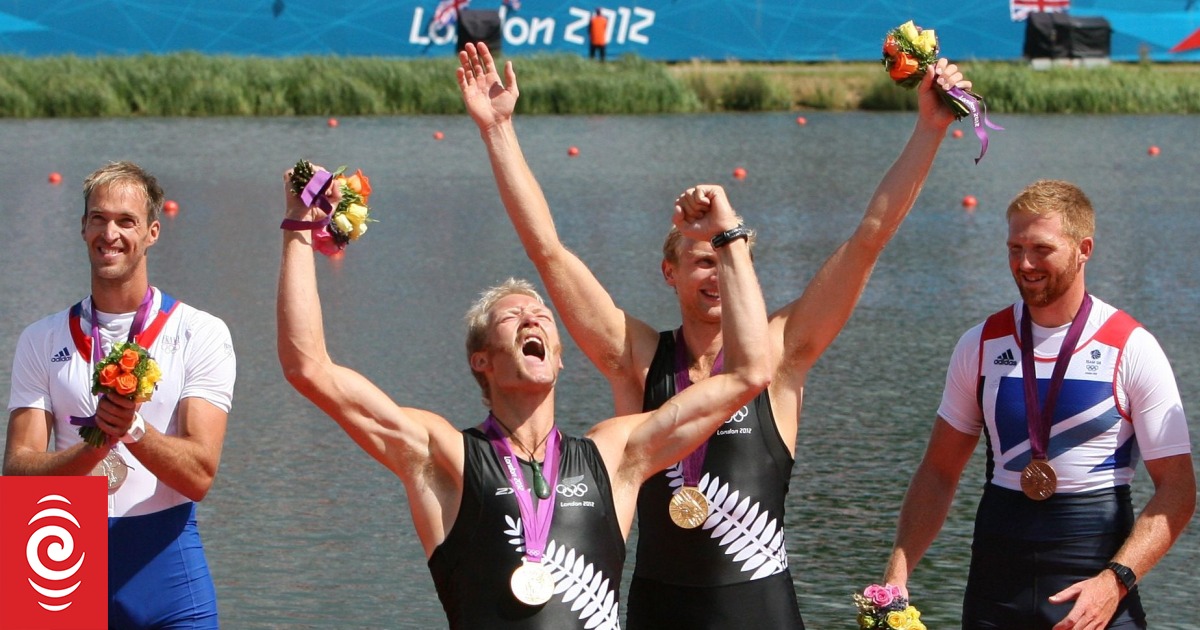 Murray and Bond claim top rowing honour | RNZ News