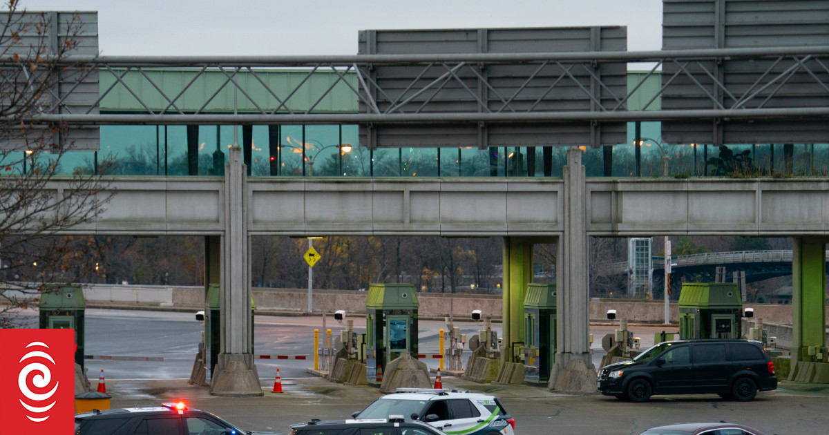 Authorities investigating an explosion on Rainbow Bridge between US and ...
