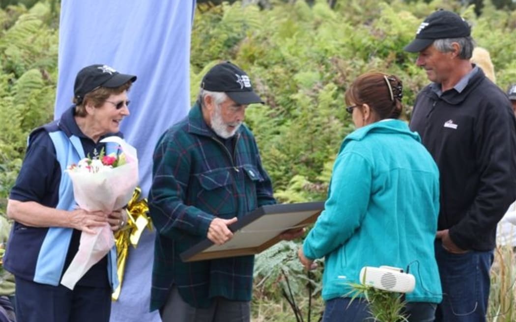 Tributes paid for conservation 'legend' who proved 'extinct' bird had ...