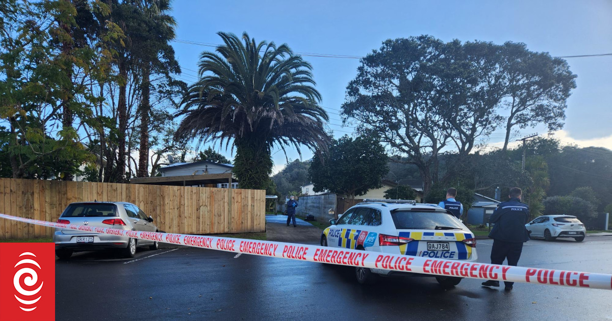 House and vehicle shot at on Auckland's North Shore | RNZ News