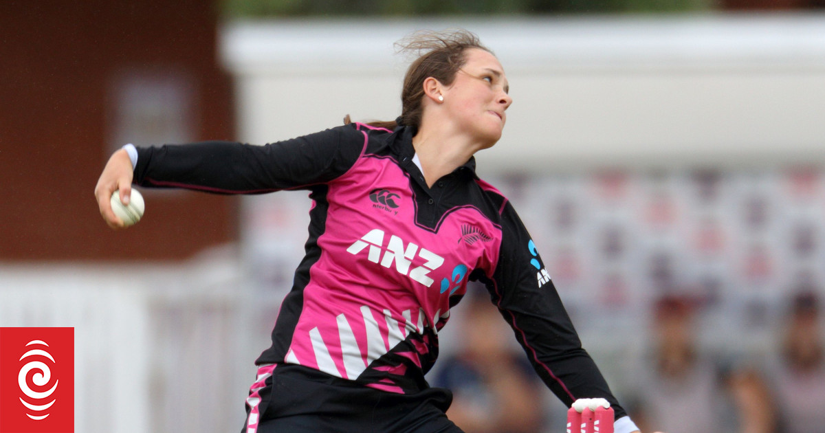Cricket: White Ferns go for spin heavy bowling attack | RNZ News