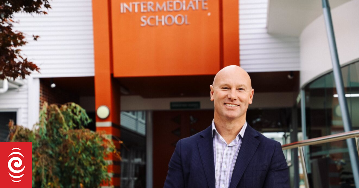 Teacher aide hours: One-size-fits-all approach doesn't work, say ...