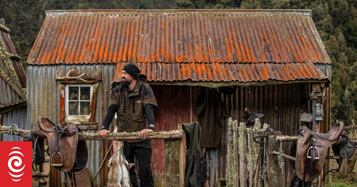 Sam Gibson: the bushman sharing his love for the natural world | RNZ News