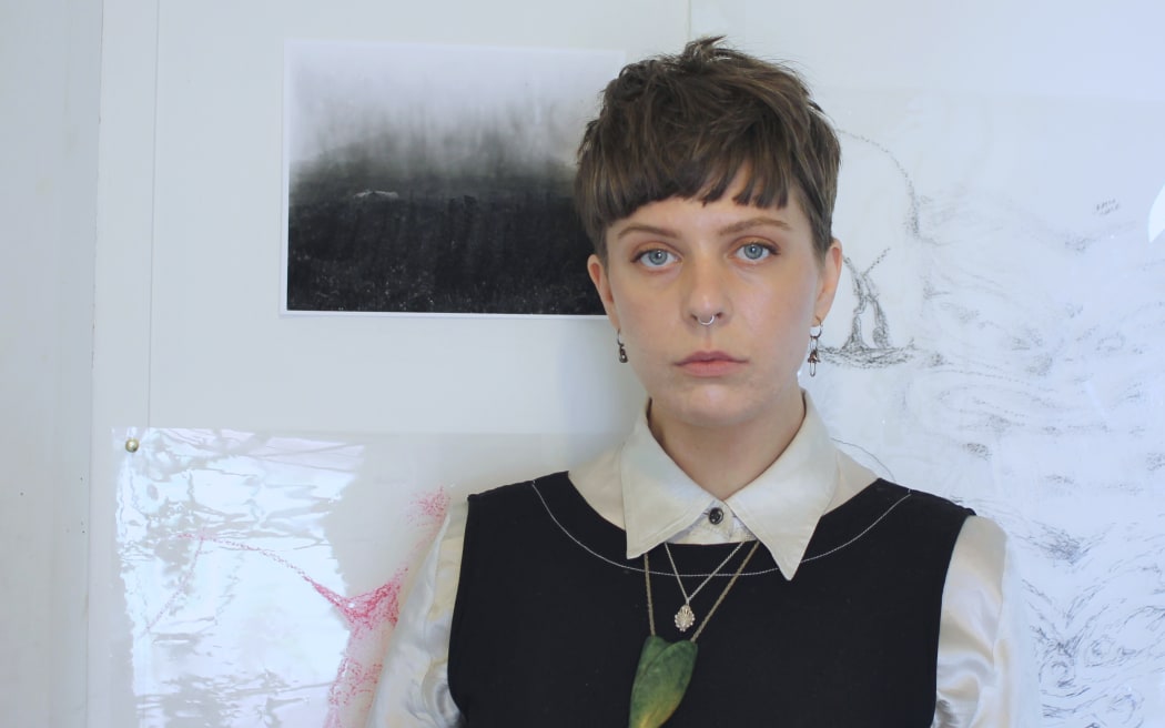 Madison Kelly’s call and response with the kakī | RNZ