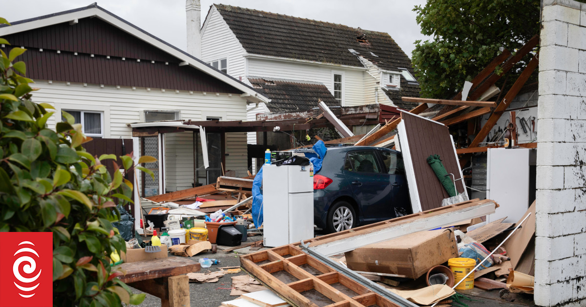 In pictures: Wild weather wreaks havoc across Wellington Region | RNZ News