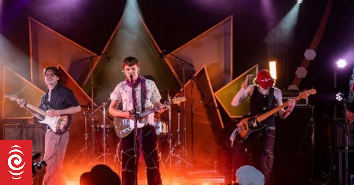 School mates, now band mates, Dunedin band IVY | RNZ