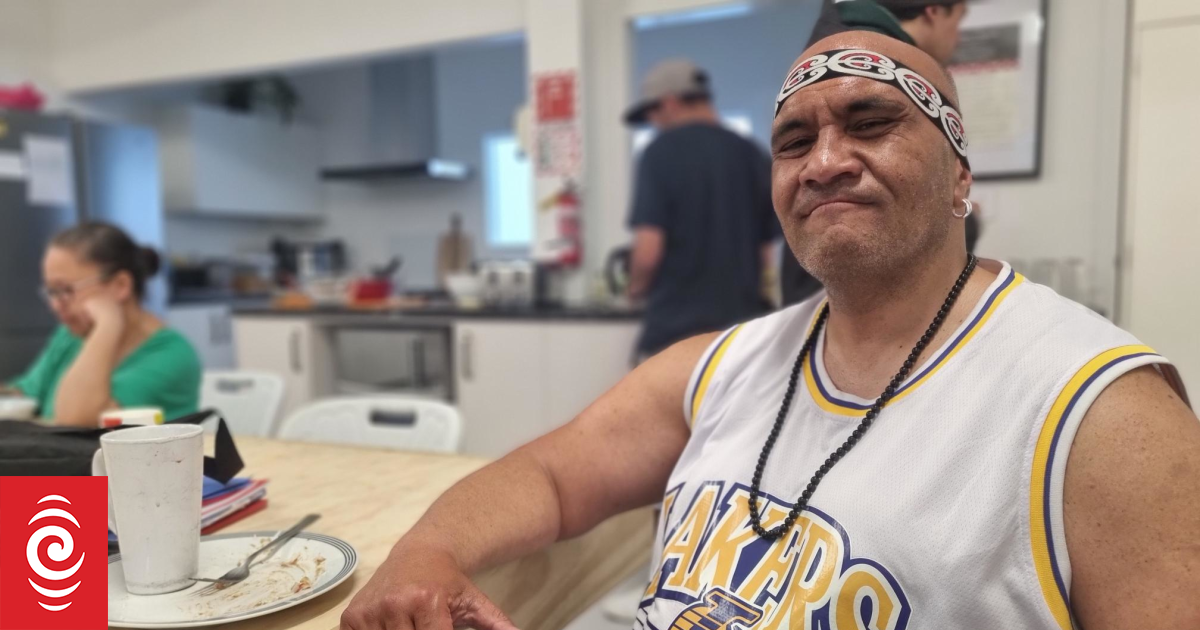 A night at a New Plymouth booming homelessness shelter | RNZ News