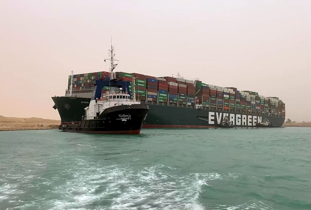 Giant container ship still stranded in Suez Canal | RNZ News