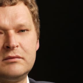 Ronnie van Hout - Artist behind new Auckland public art | RNZ