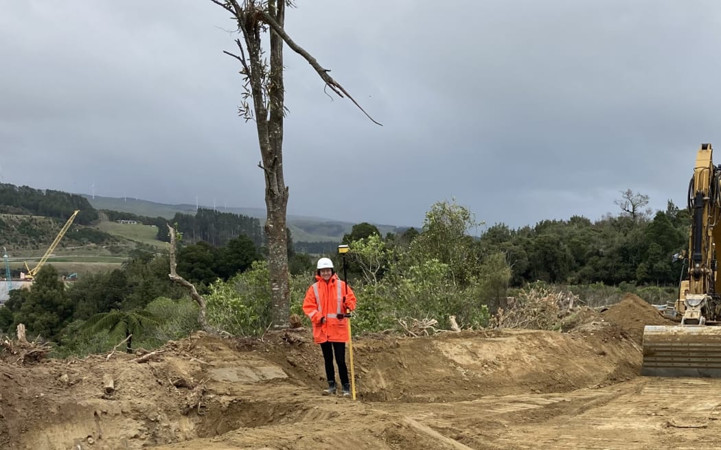 Māori sisters lead engineering project to protect mana of pou | RNZ News