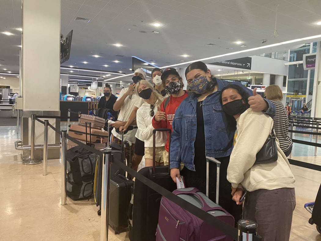 Emotional reopening to Cook Islands bubble | RNZ News