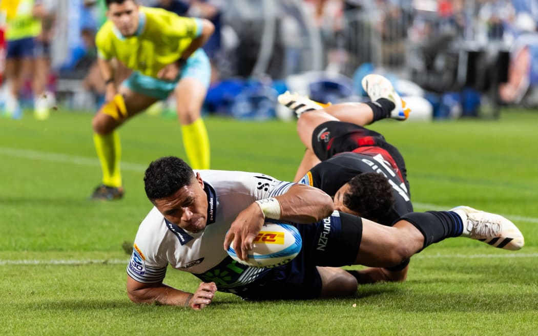 Hurricanes' wing's Super Rugby form won't persuade him to stay in NZ ...