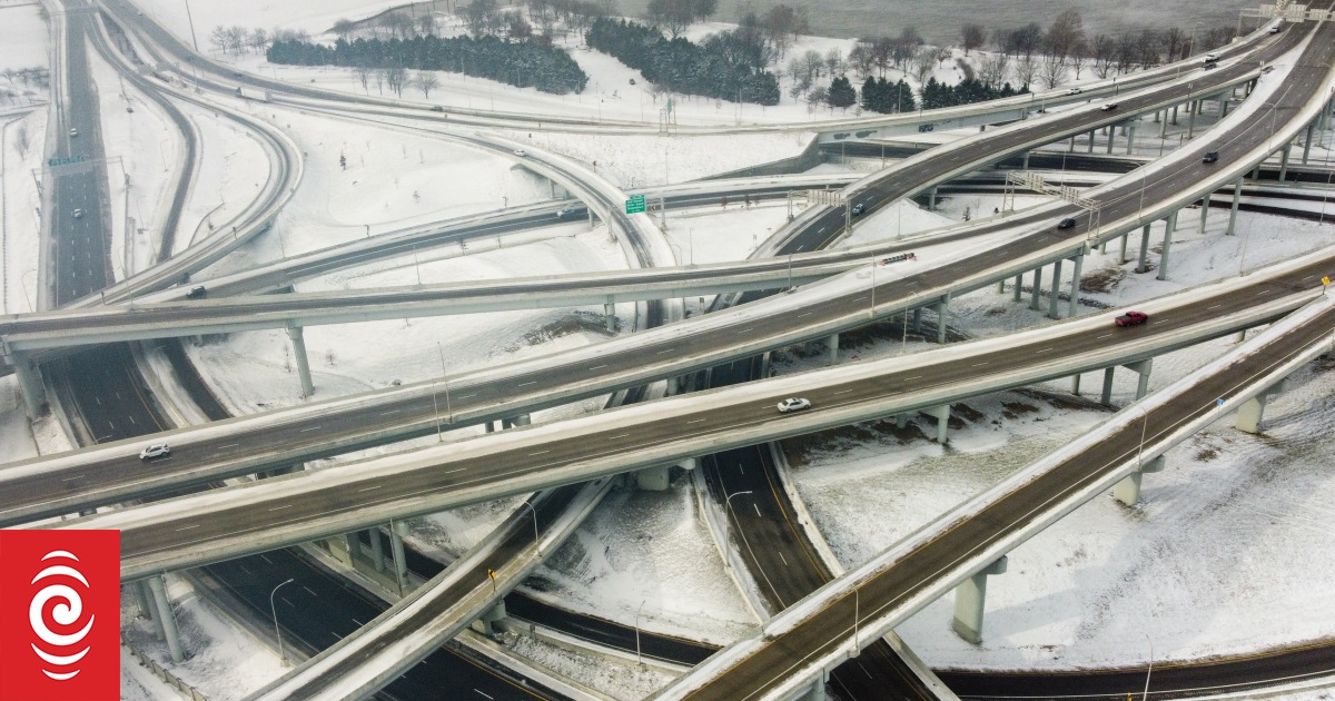 US deep freeze leaves nearly 2 million without power, thousands of ...