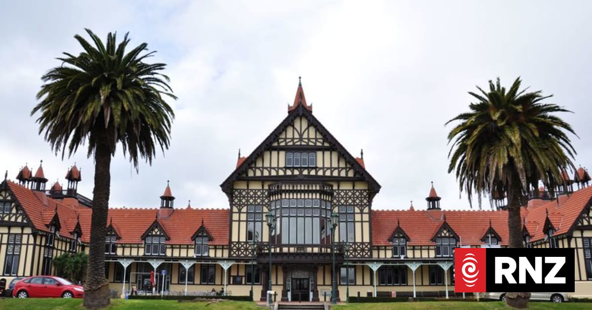 Why are some of our most famous buildings just sitting empty? | RNZ