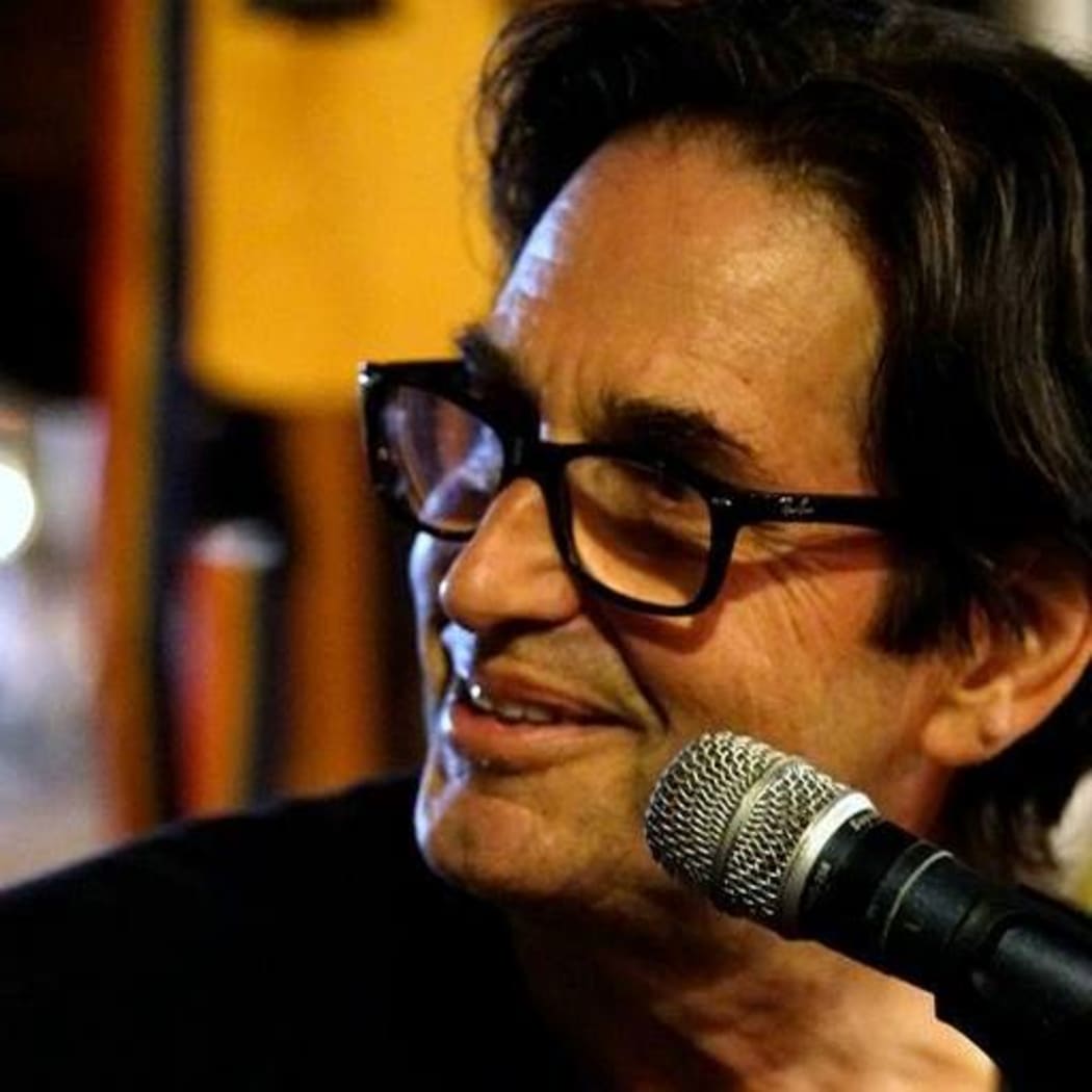 Wayne Gillespie performs our first song live | RNZ