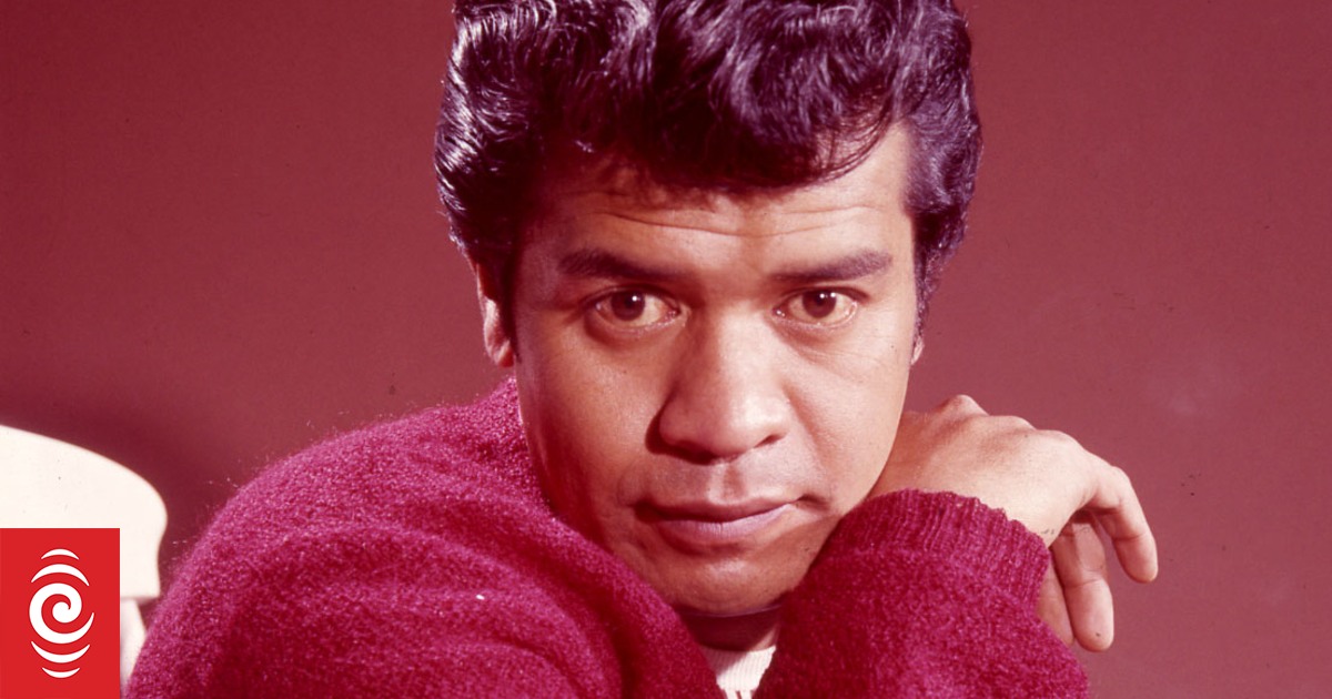 Blue Smoke: Covers | RNZ