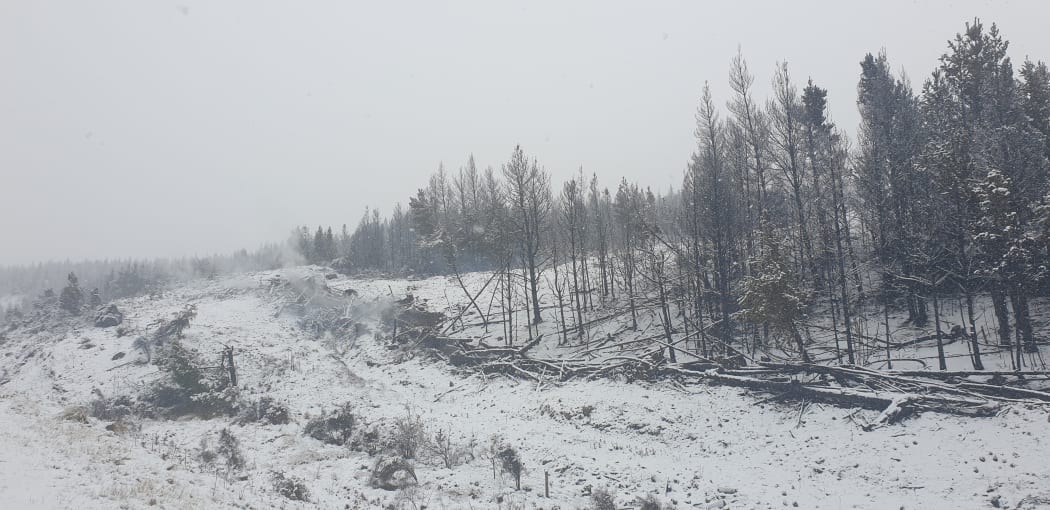 Mackenzie fire may take months to extinguish, despite snowfall | RNZ