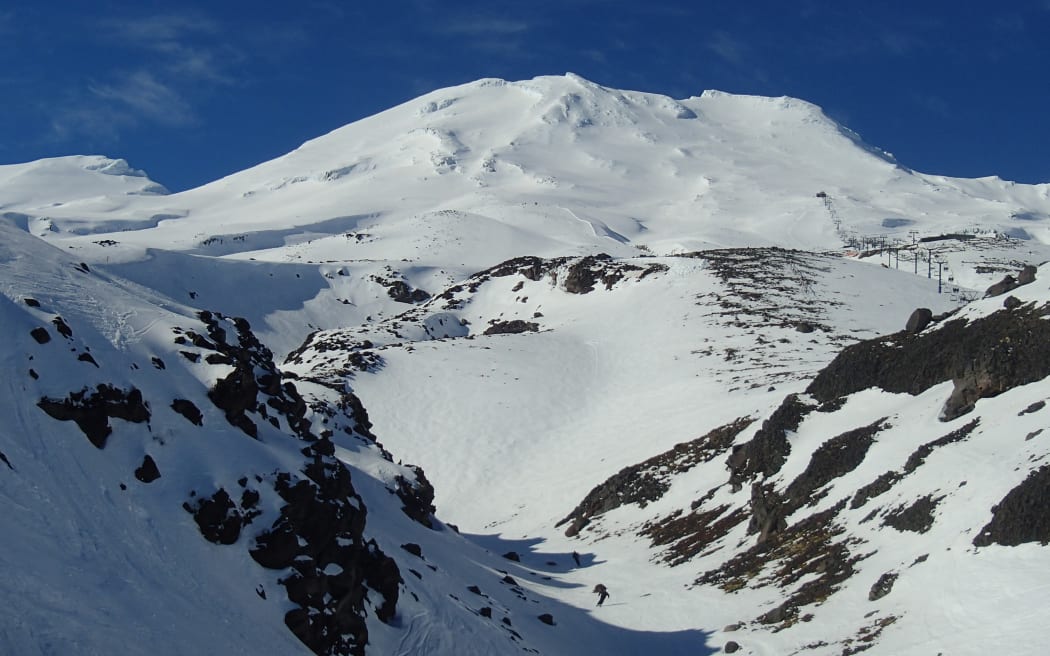 Unusual earthquake activity detected at Mt Ruapehu | RNZ News