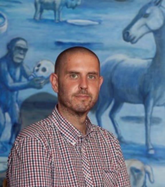 Damian Skinner - Profile of artist Theo Schoon | RNZ