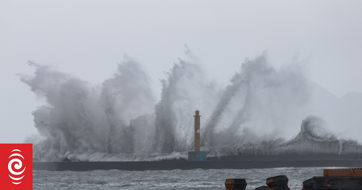 As Typhoon Haikui barrels into Taiwan, thousands are evacuated | RNZ News