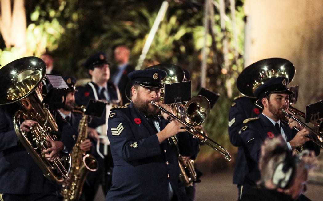In pictures: Anzac Day marked at dawn services across NZ | RNZ News
